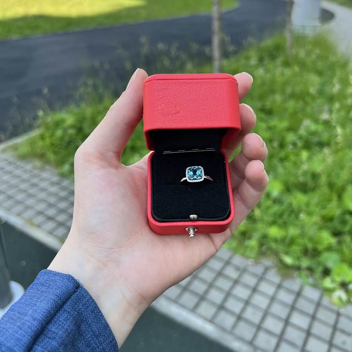 Nhẫn vàng trắng 14KW đính đá Topaz và 32 viên kim cương tấm - MOON Jewelry