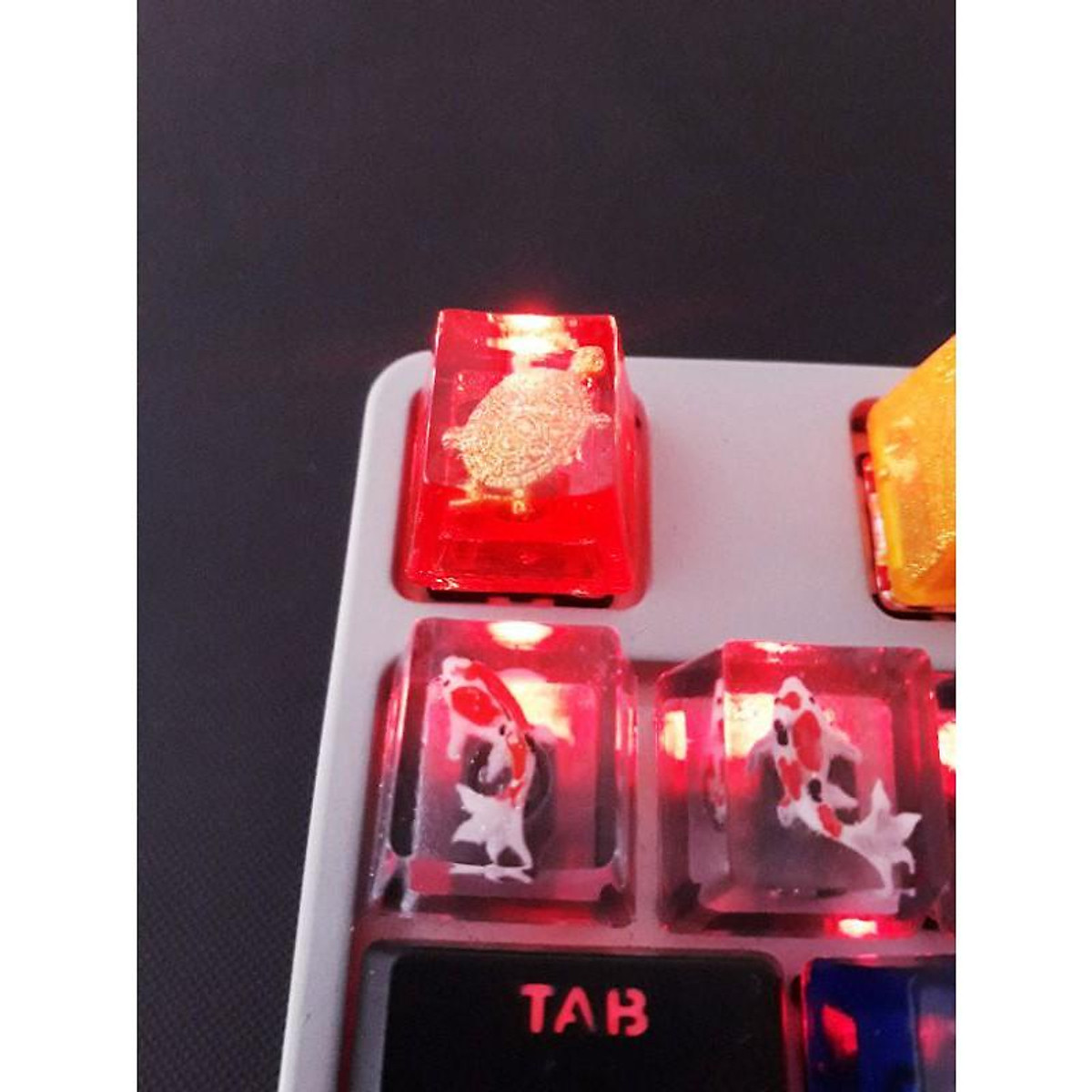 Keycap rùa vàng xuyên led trang trí bàn phím gaming. | Tiki