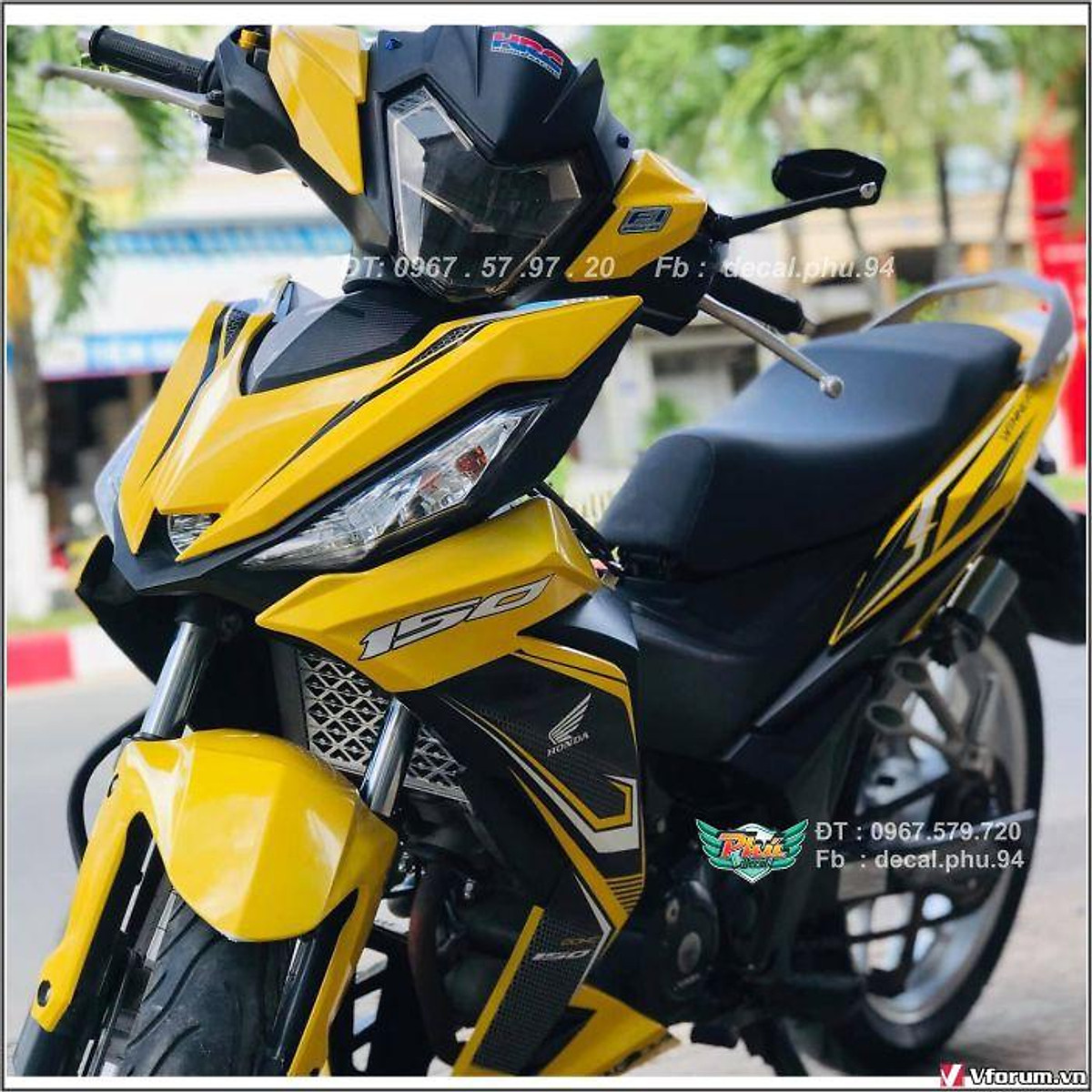 Mua Tem Winner V1 Vàng đen tổ ong (D) tại Win Racing Shop