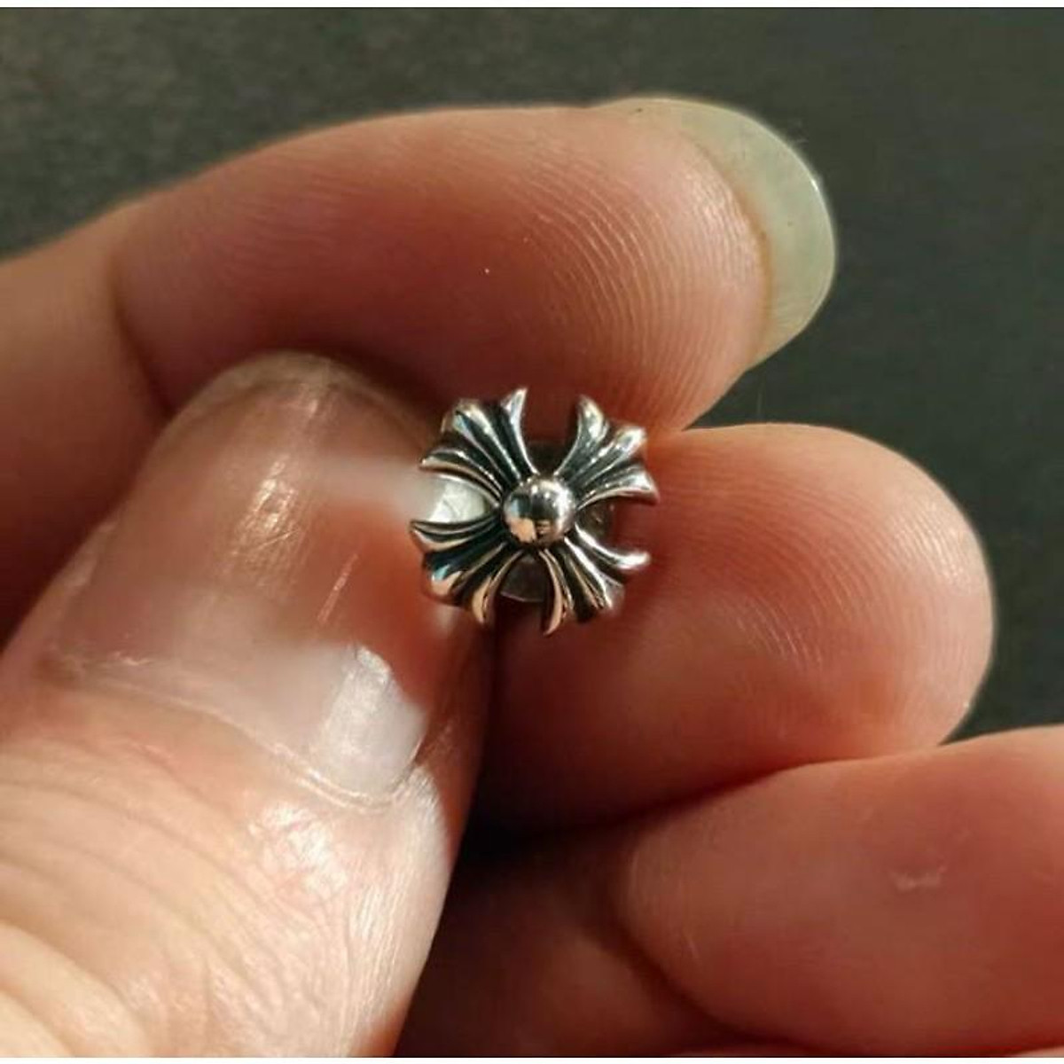 Mua Khuyên tai chrome hearts HÀNG NHƯ HÌNH tại WUDZI STORE