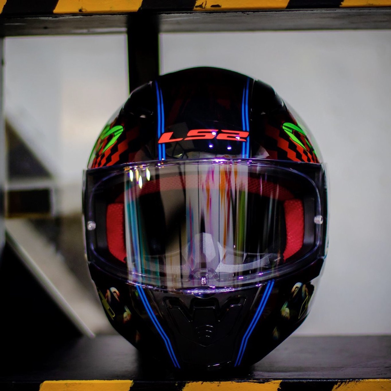 Mũ bảo hiểm Fullface LS2 FF353 tem Joker phát quang | XeMayTot.com