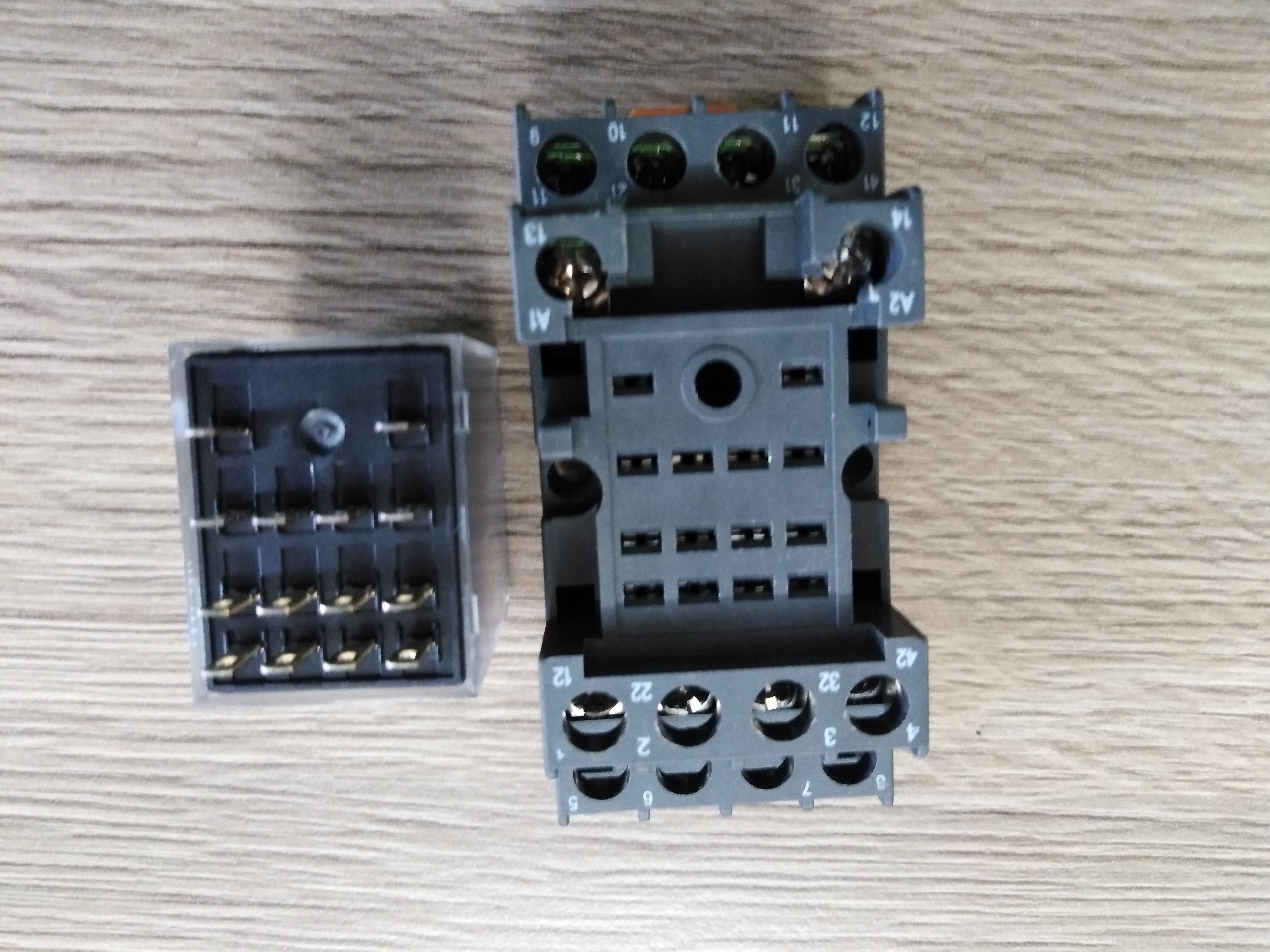 Bộ Rơ le trung gian 14 chân (4PDT) 24V DC + Đế _ Relay 4PDT 24VDC ECOR ...